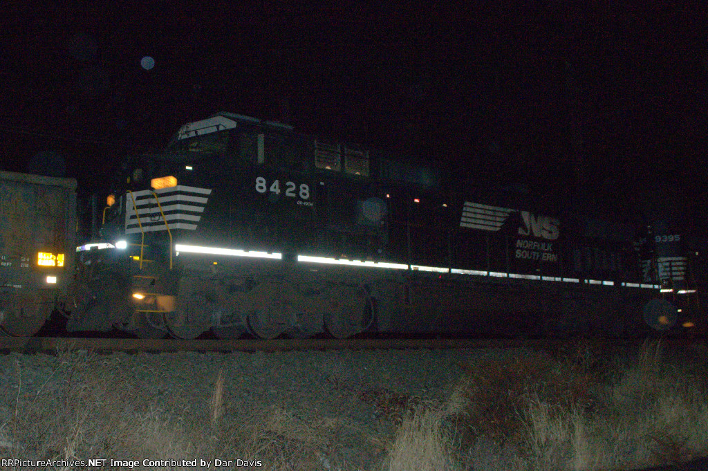 NS C40-8W 8428 trails on 61Z